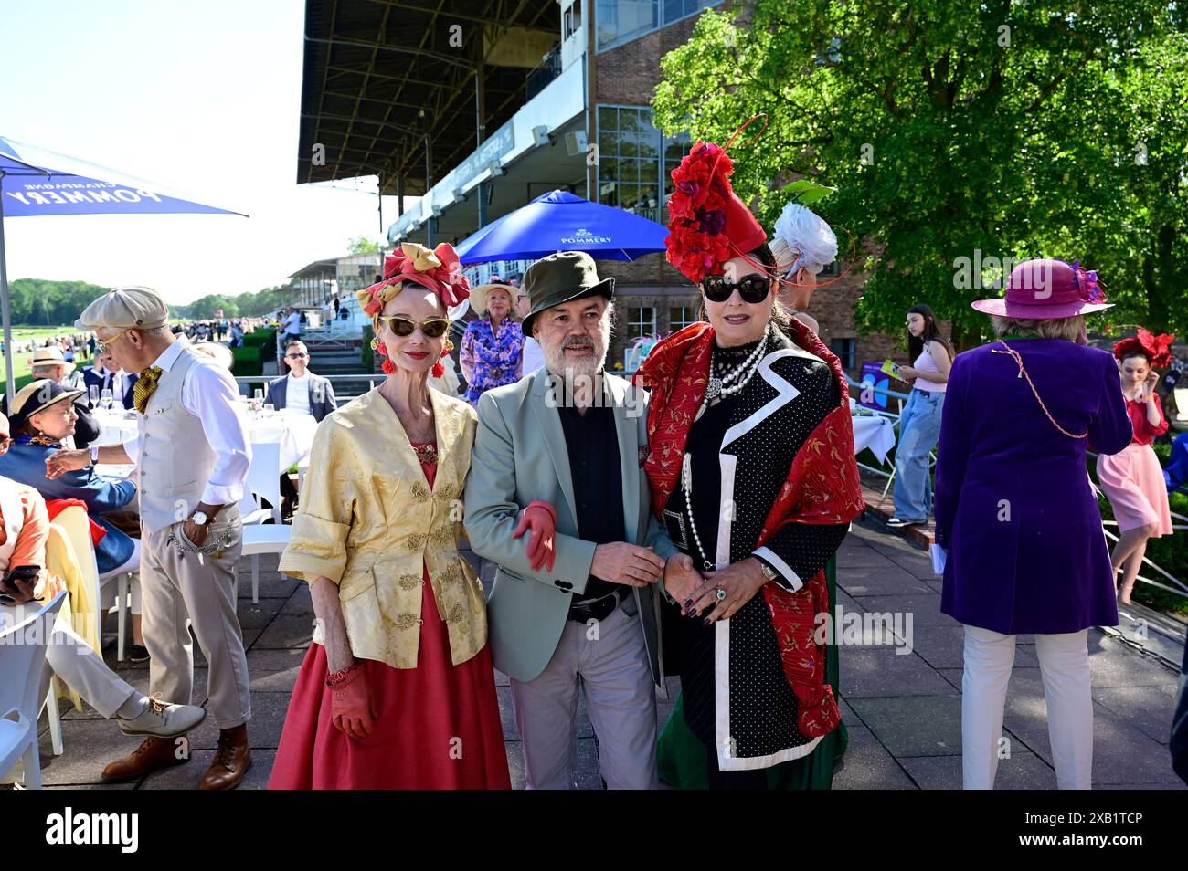 Britt Kanja, Genia Chef und Manuela Vobach beim Fashion Raceday auf der ...
