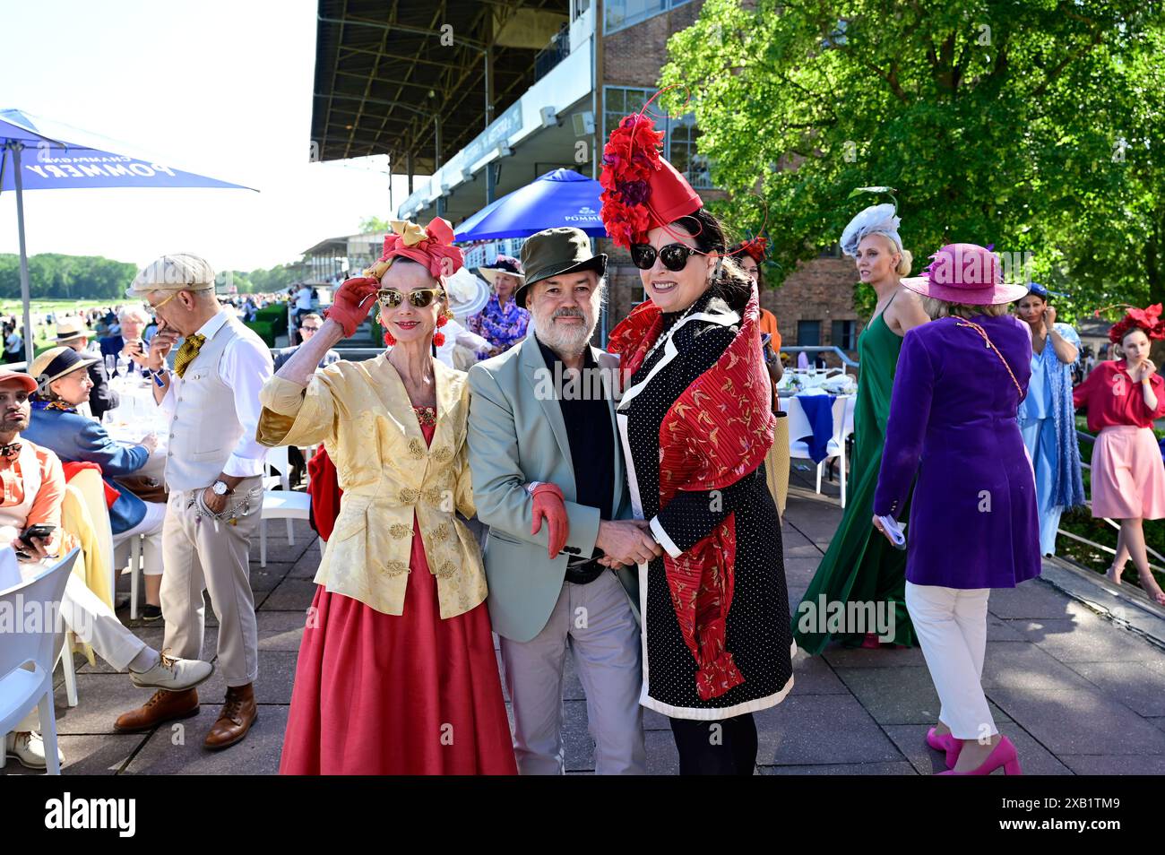 Britt Kanja, Genia Chef und Manuela Vobach beim Fashion Raceday auf der ...