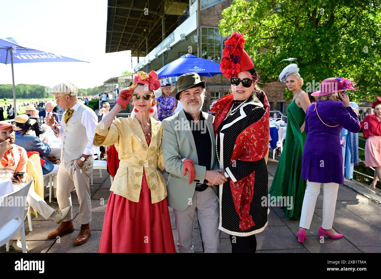 Britt Kanja, Genia Chef und Manuela Vobach beim Fashion Raceday auf der ...