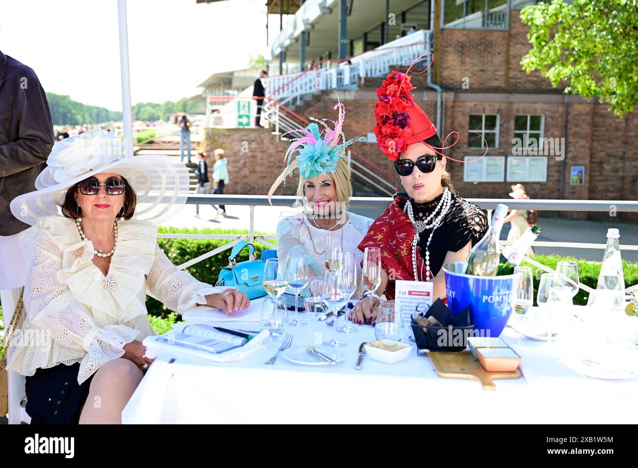 Christine Larkin-Peter, Claudia Quandt und Manuela Vobach beim Fashion ...