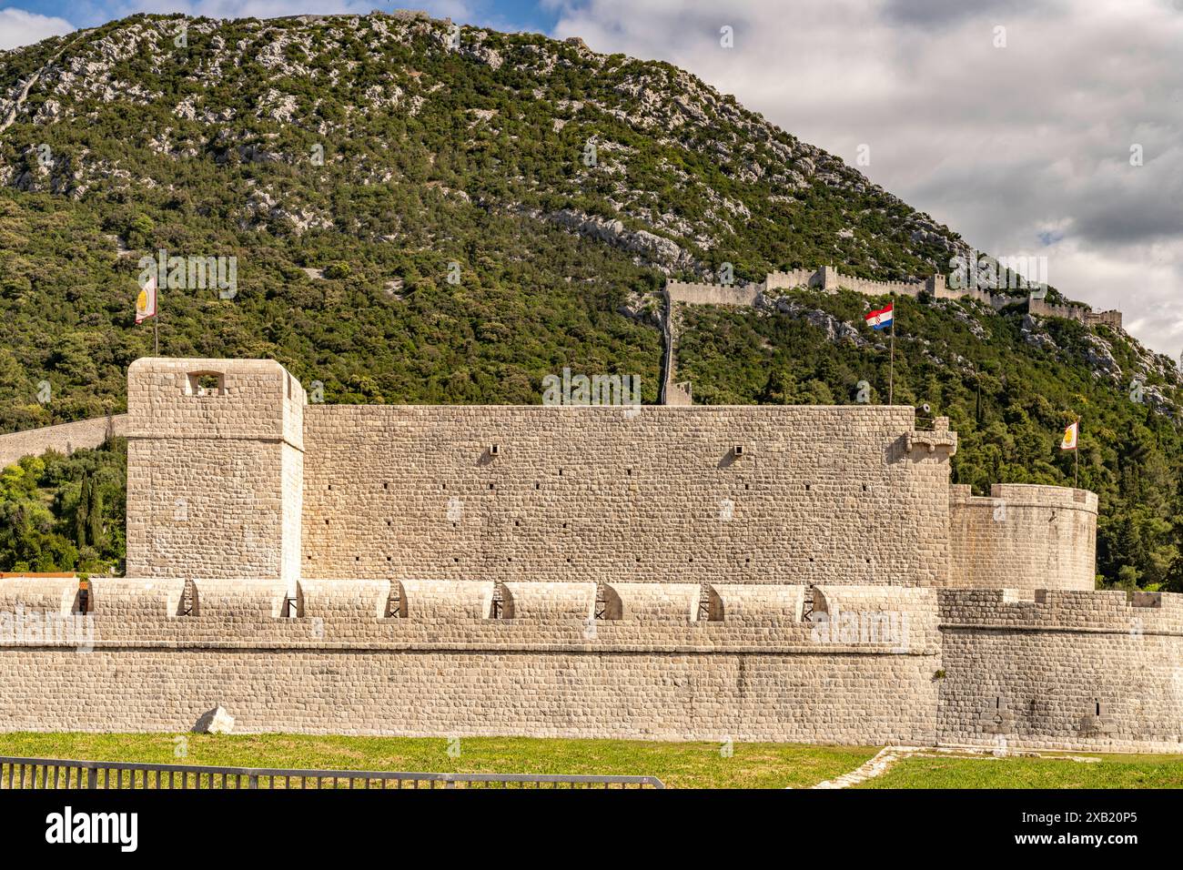 Festung Veliki Kastio Die Festung Veliki Kastio in Ston, Kroatien ...