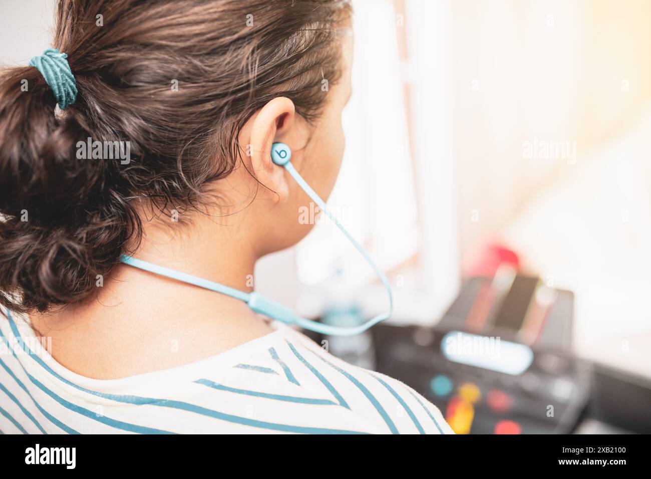 Beats flex hi-res stock photography and images - Alamy