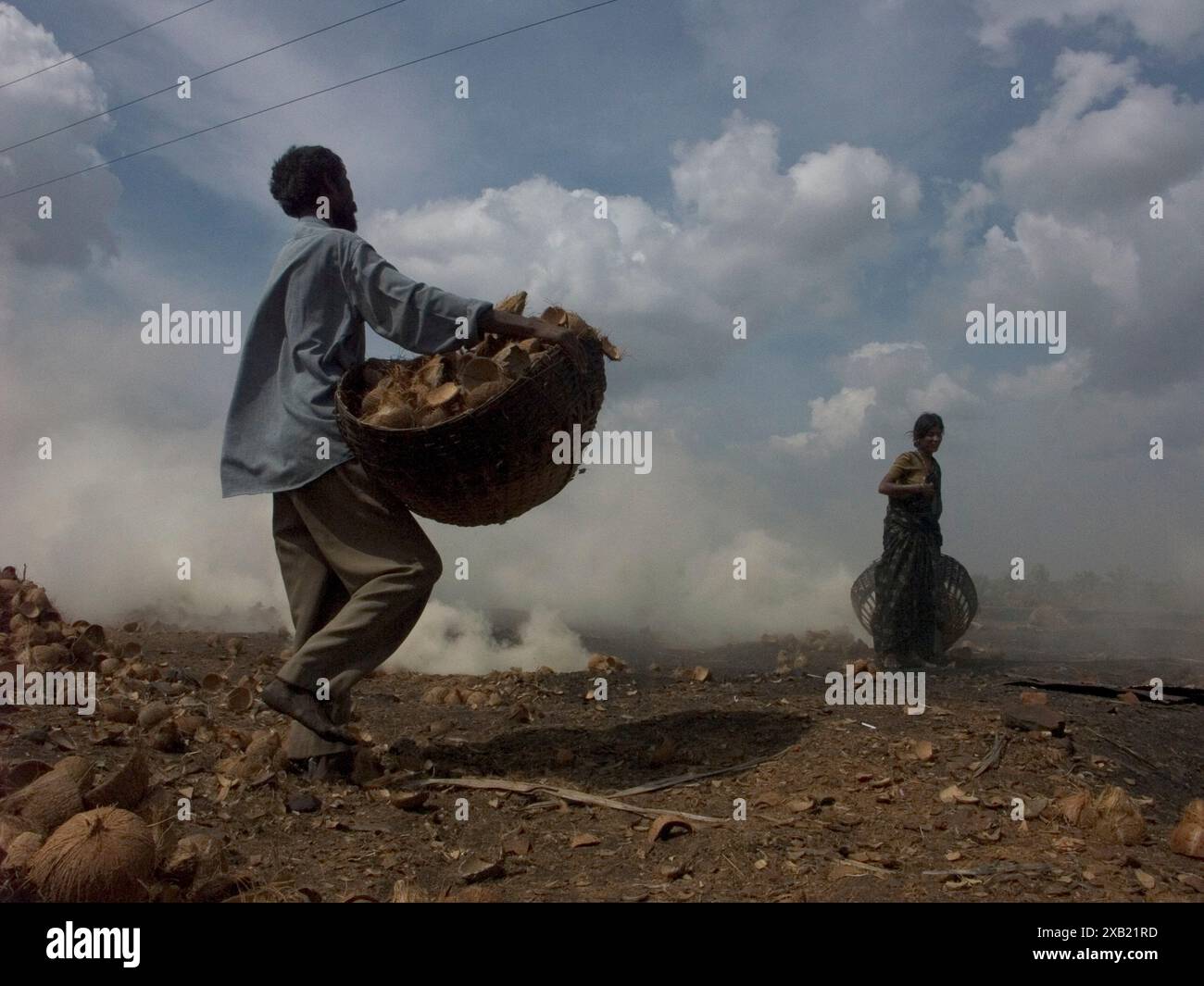 Coconut husk burning hi-res stock photography and images - Alamy
