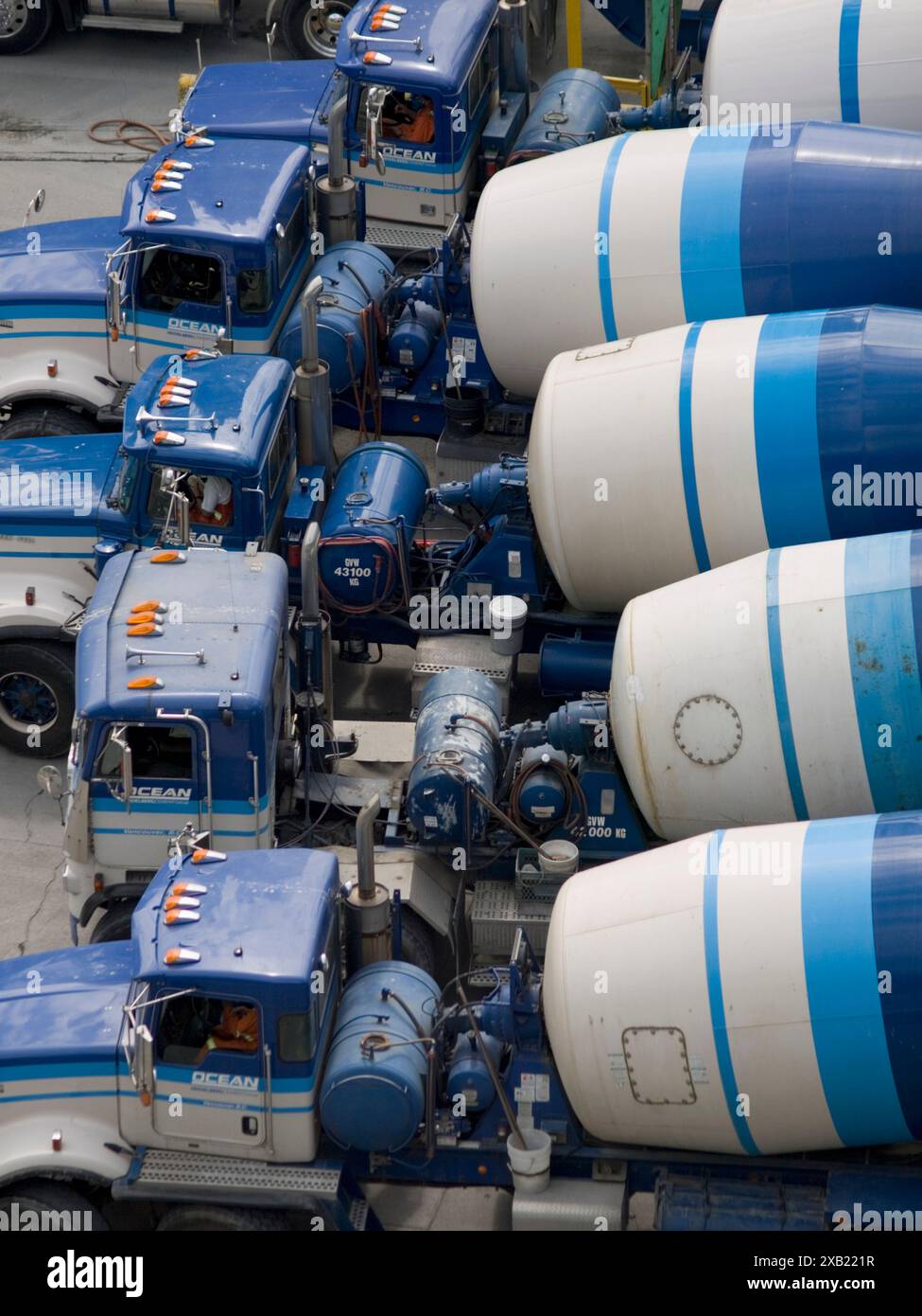 Cement trucks hi-res stock photography and images - Alamy