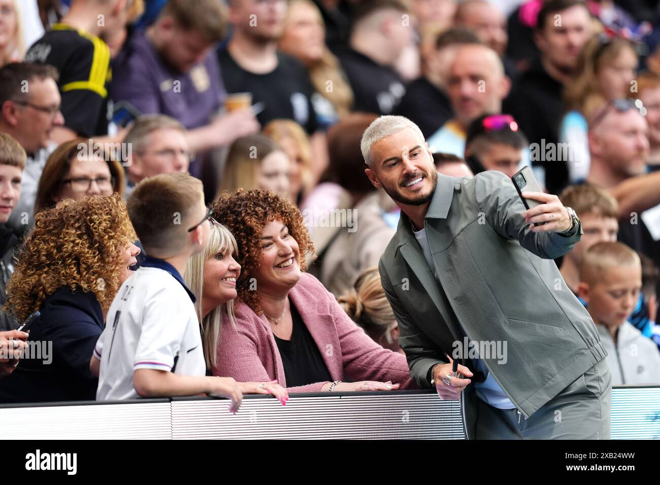Billy Wingrove take photos with fans before Soccer Aid for UNICEF 2024 ...