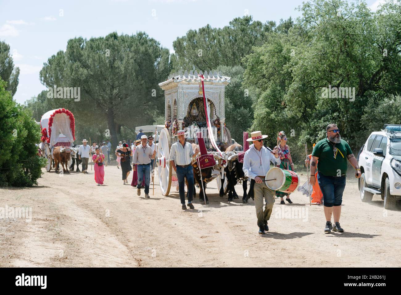 People doing the religious pilgrimage of El Rocío Stock Photo - Alamy