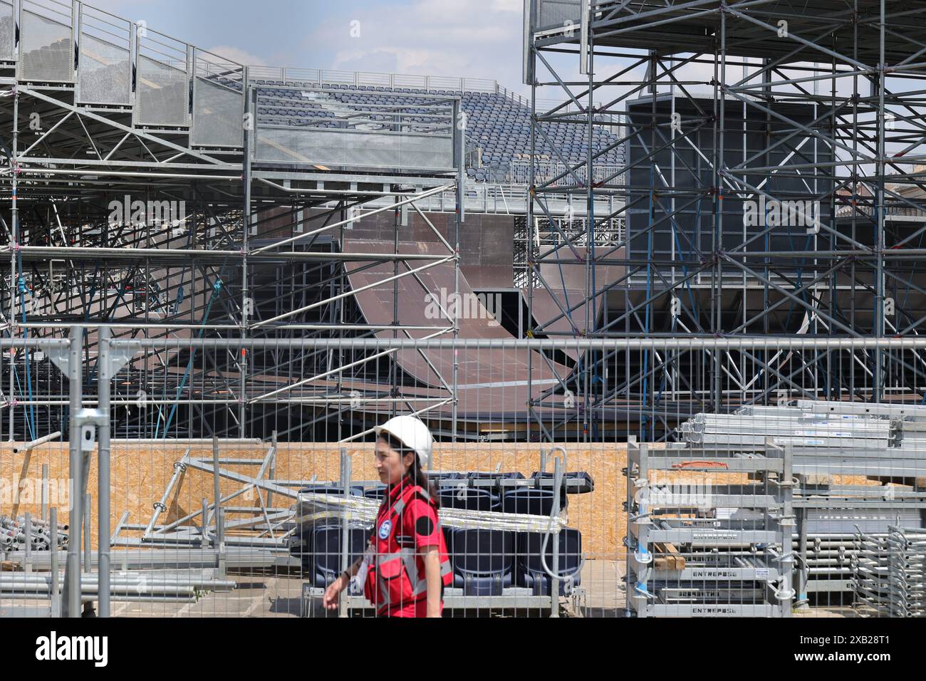 pic shows: BMX stadium being built at Place de La Concorde As the city ...