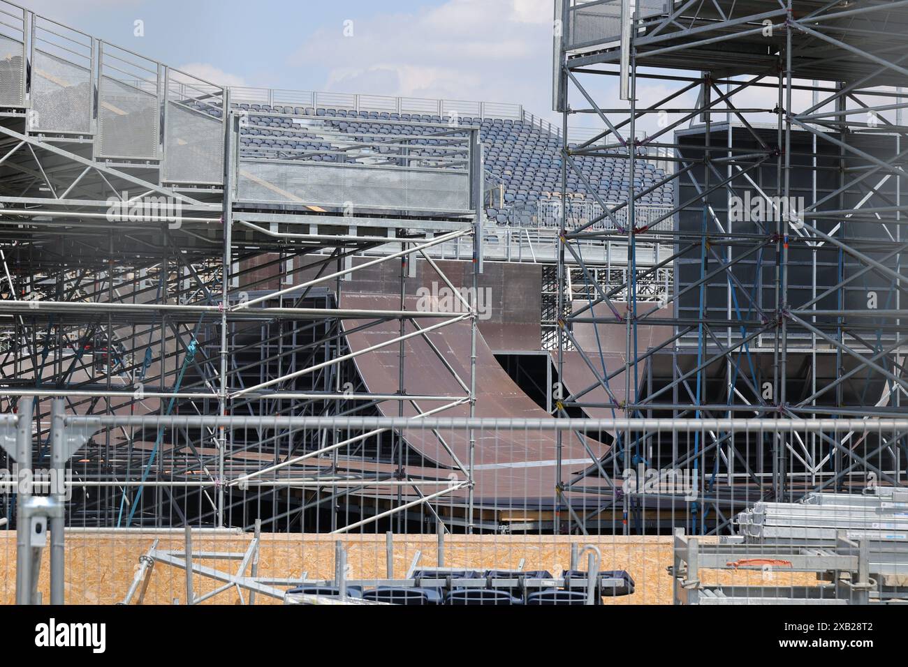 pic shows: BMX stadium being built at Place de La Concorde As the city ...