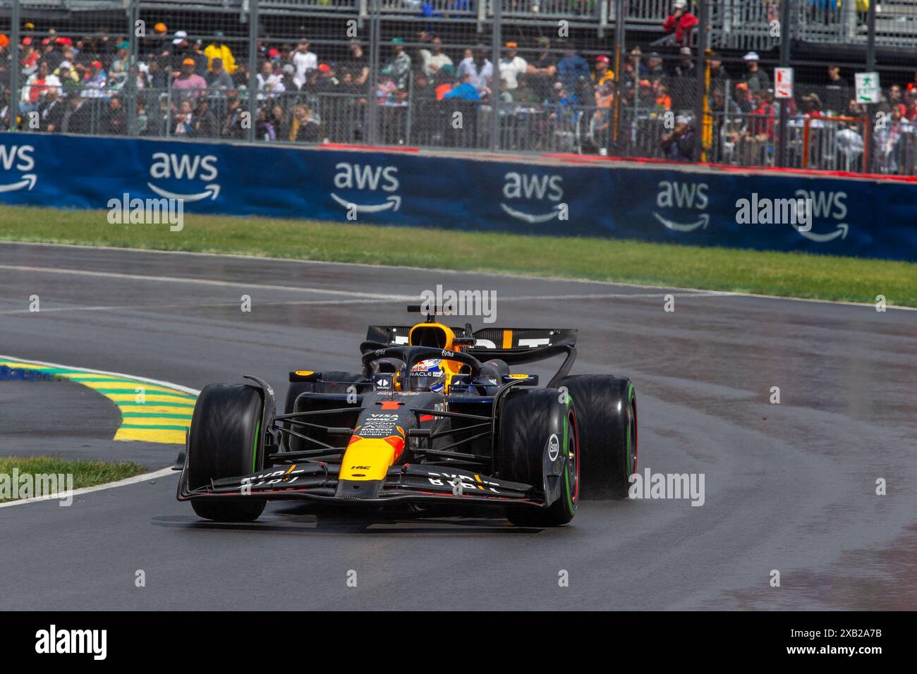 Race formula 1 overtaking hi-res stock photography and images - Alamy