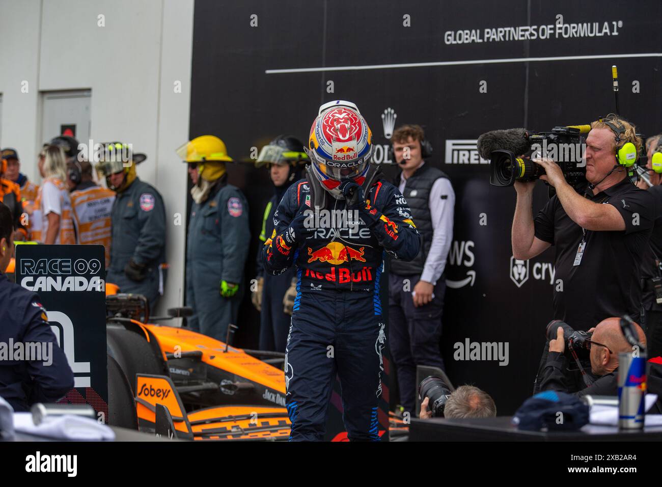 Max verstappen of red bull racing honda battle hi-res stock photography ...