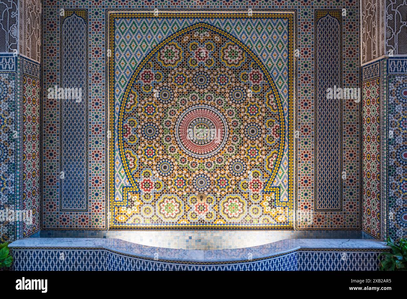 Intricate mosaic decoration in Marrakesh, Morroco. Islamic patterns ...