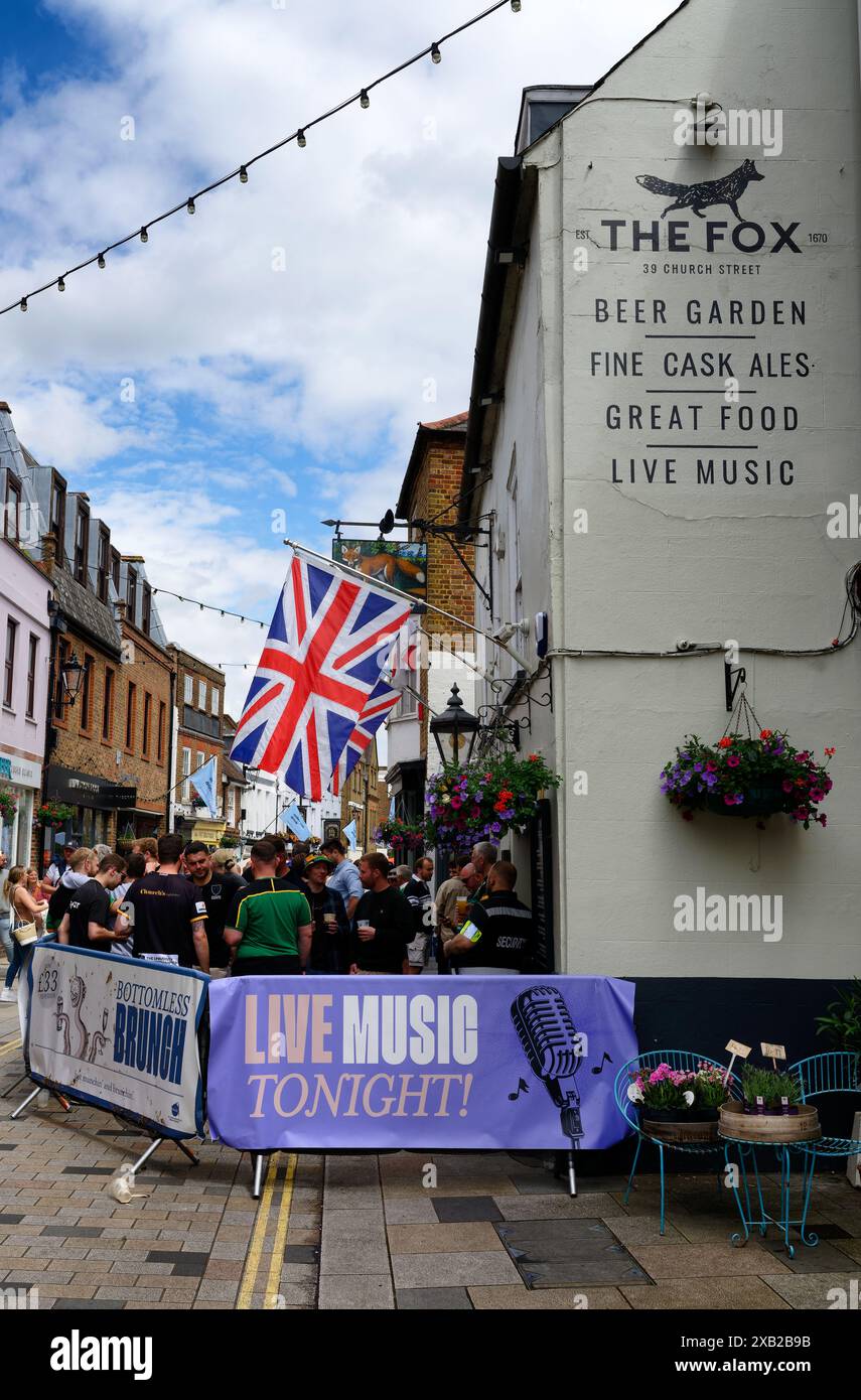 Gallagher English Premiership final rugby supporters drinking outside ...