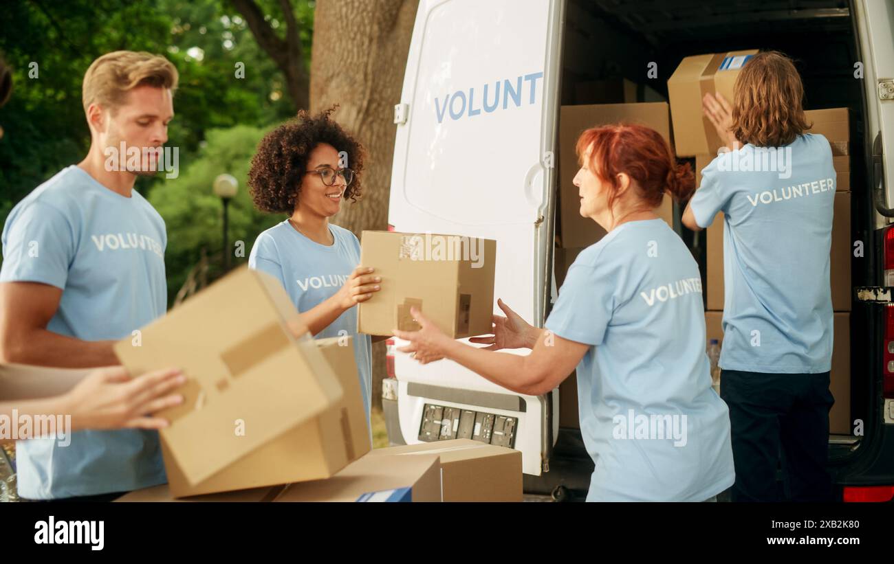 Humanitarian volunteer center hi-res stock photography and images - Alamy