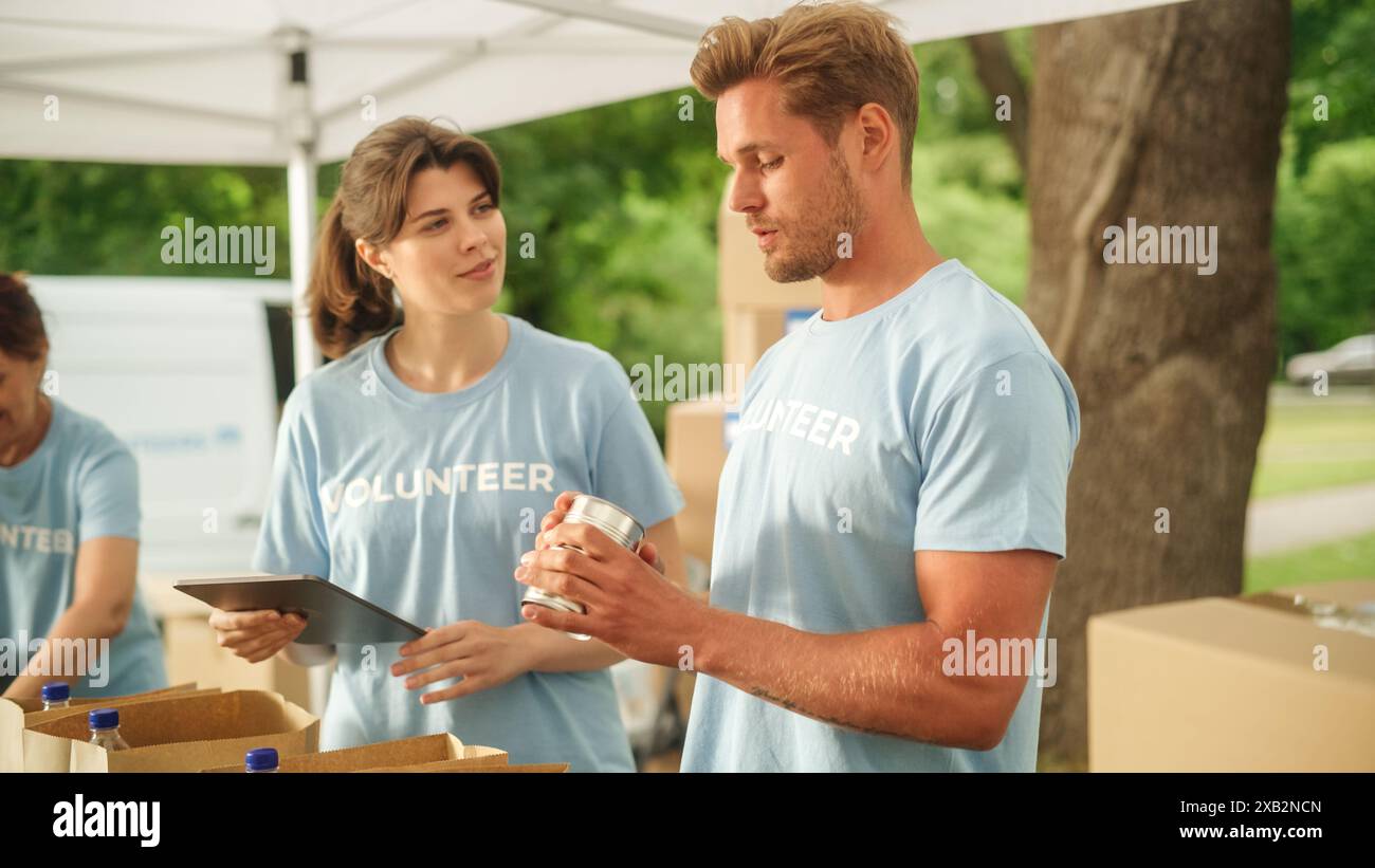 Charity giving food hands hi-res stock photography and images - Alamy
