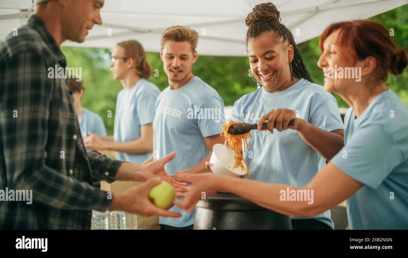 The Concept of Giving: Homeless People Reach Out To Free Volunteer ...