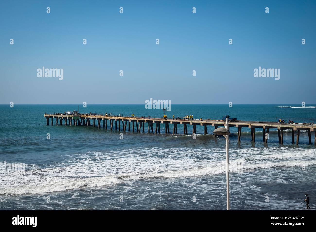 Old wooden pier under repairs, La Libertad, El Salvador Stock Photo - Alamy