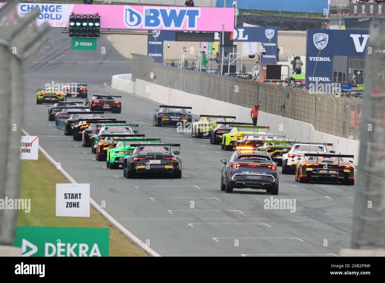 Heckansicht des Starterfeldes auf dem Circuit Zandvoort Rennen Sonntag Motorsport, DTM 2024 ...