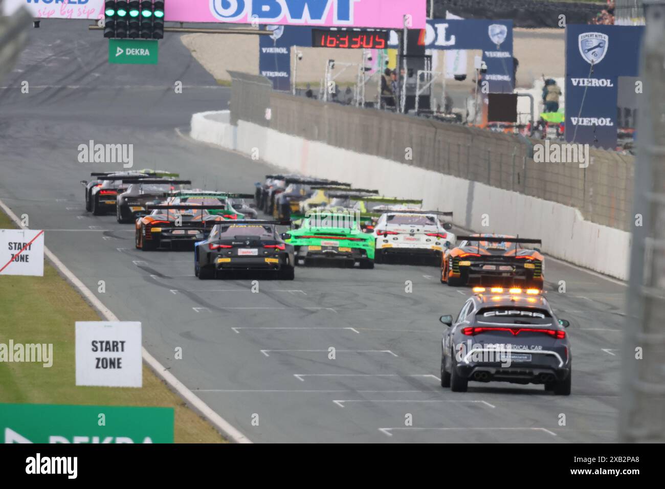 Start Rennen 2 Sonntag aus der Heckansicht Motorsport, DTM 2024, Rennen ...