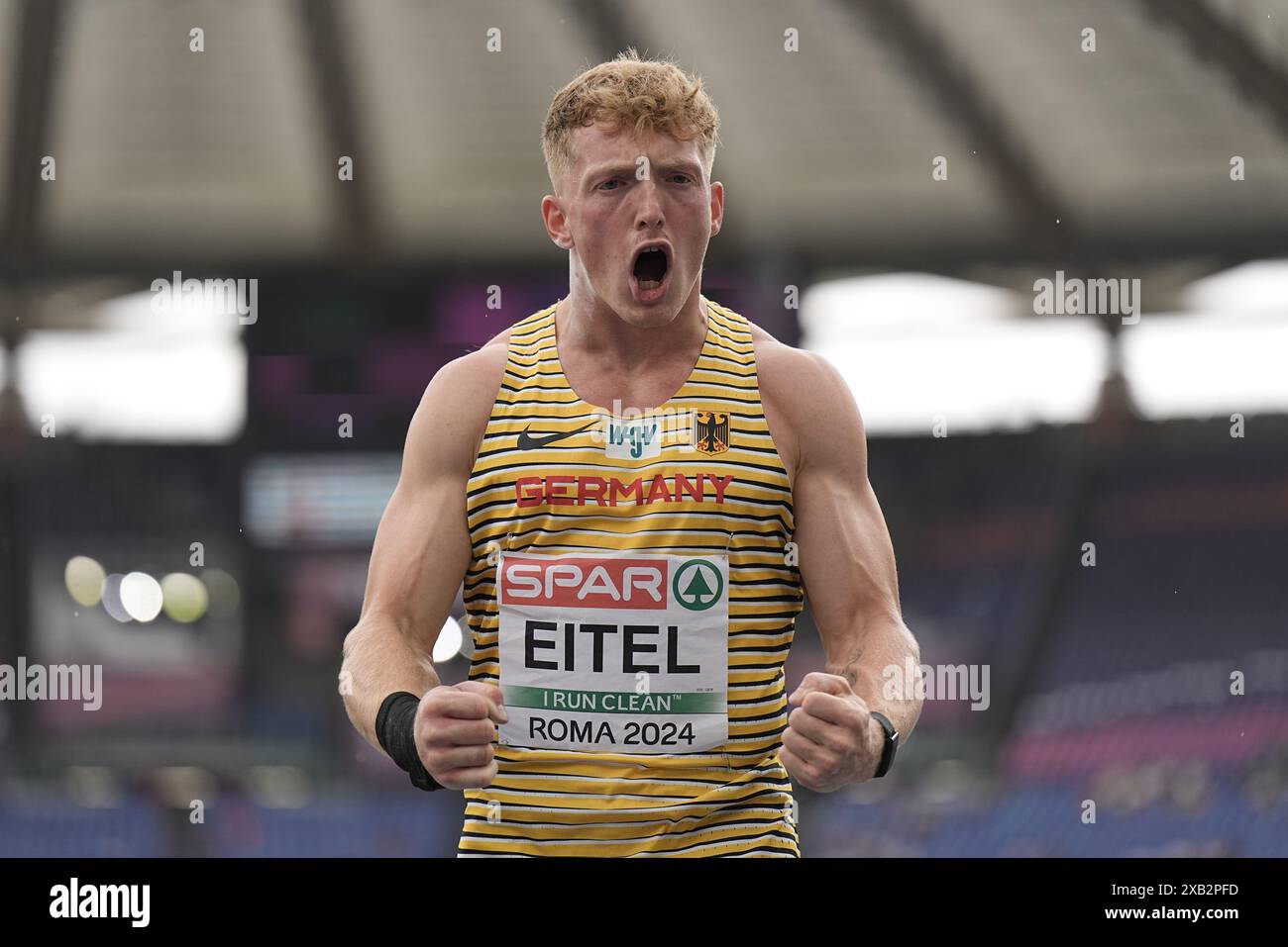 Decathlon cheers hi-res stock photography and images - Alamy