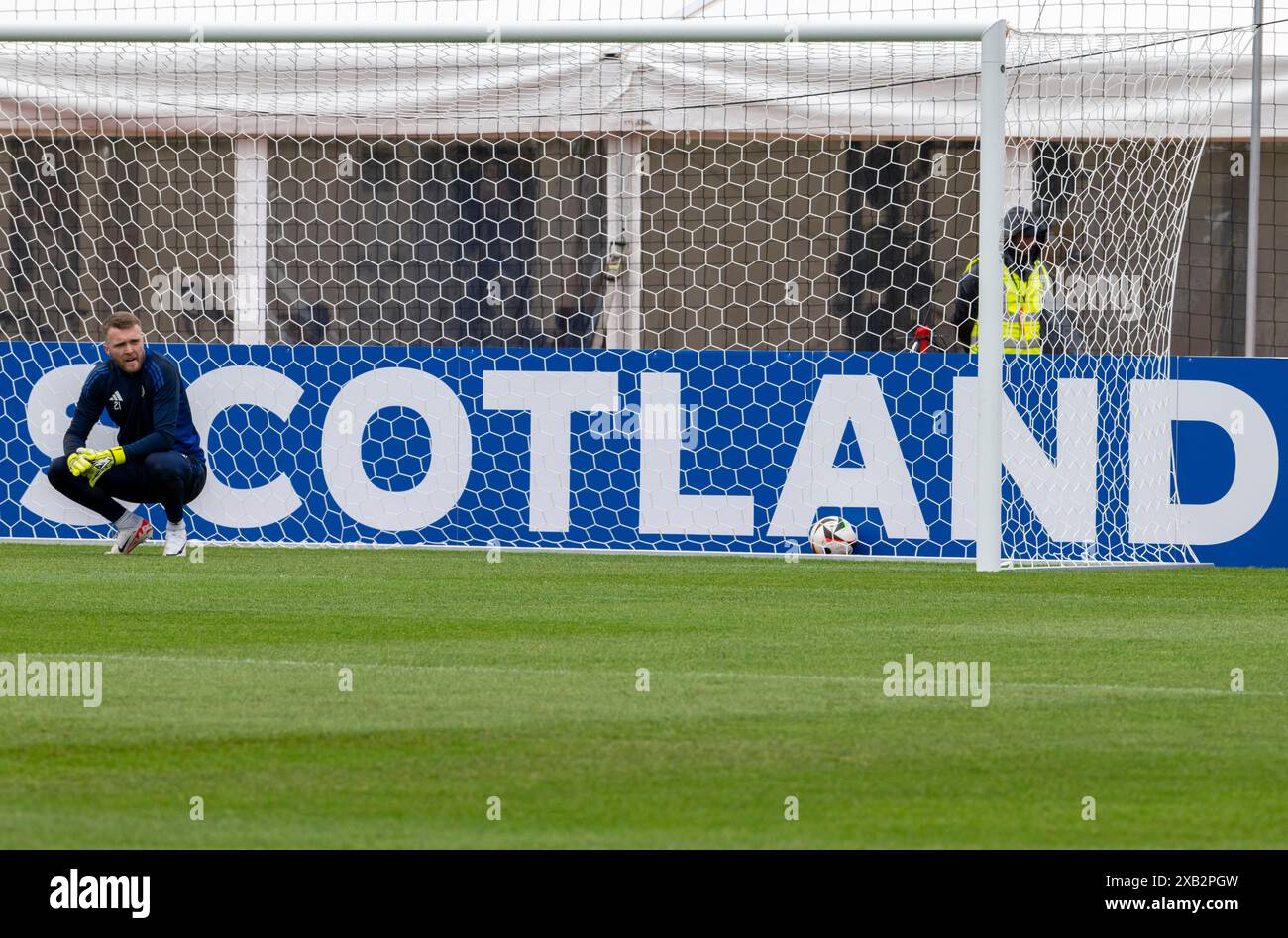 Scottish goalkeeper hi-res stock photography and images - Alamy