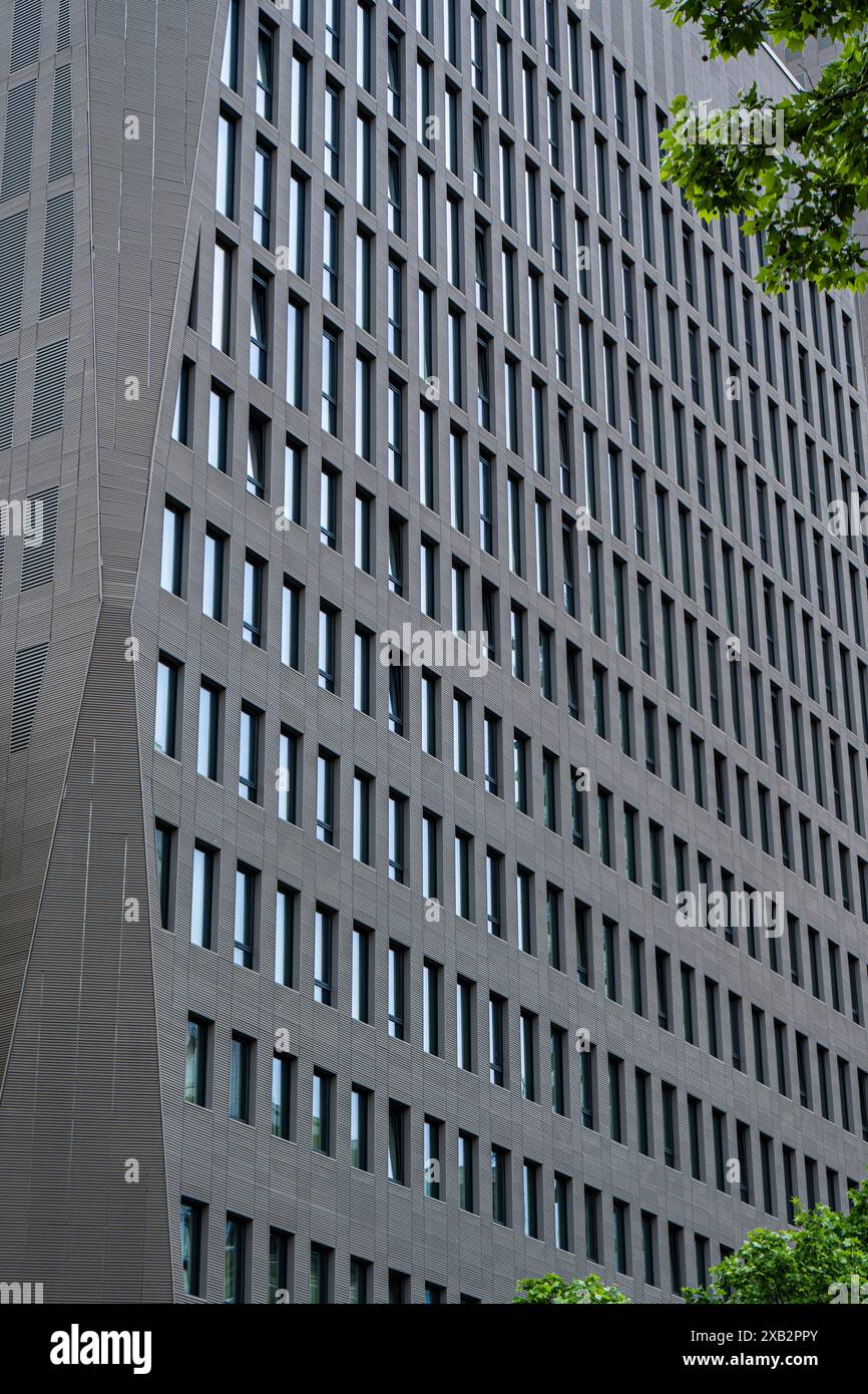 Architectural close-up of a contemporary office skyscraper in the ...