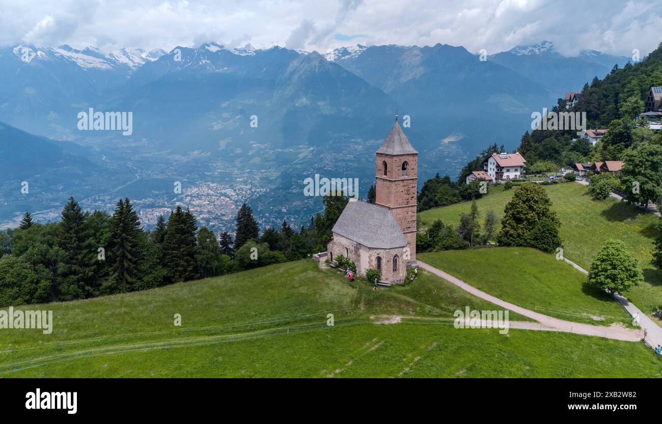 Hafling, Südtirol, Italien 07. Juni 2024: Hier der Blick, Drohne auf ...