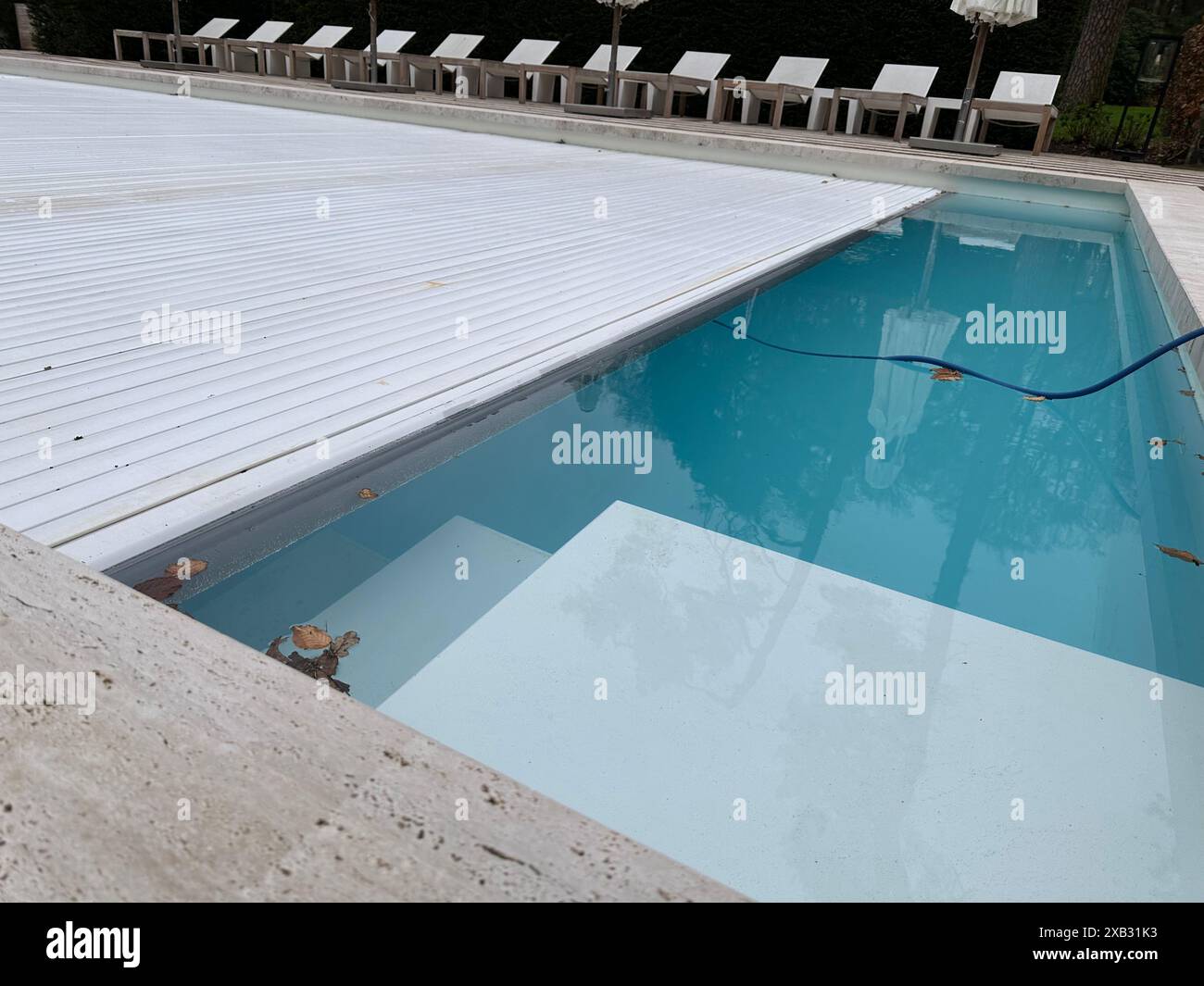 Outdoor swimming pool with cover and fallen leaves Stock Photo - Alamy