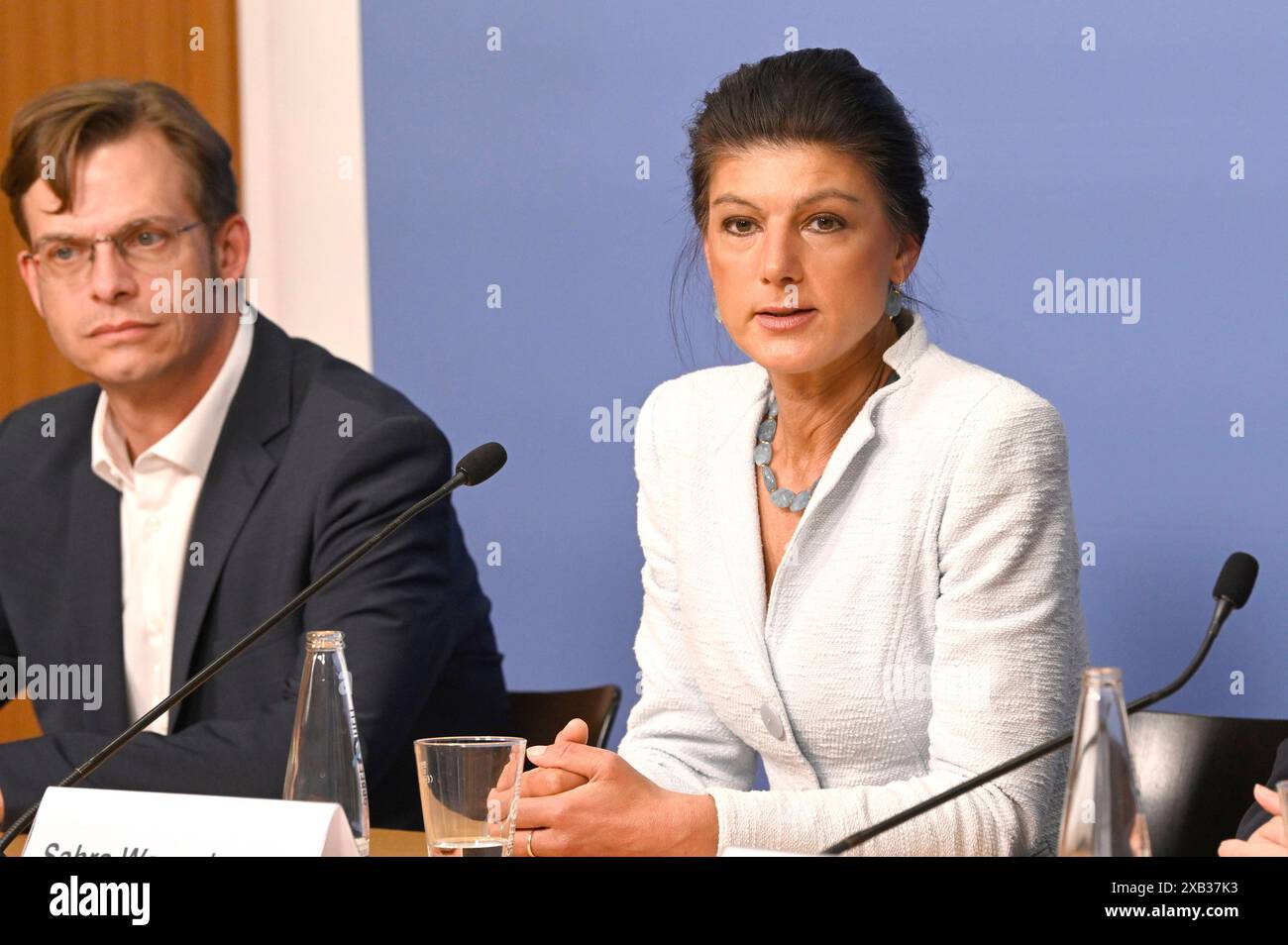 Christian Posselt und Sahra Wagenknecht bei der Pressekonferenz zur ...
