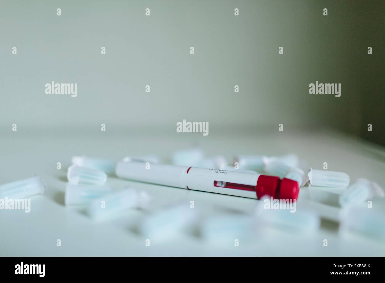 Insulin syringe close up hi-res stock photography and images - Alamy