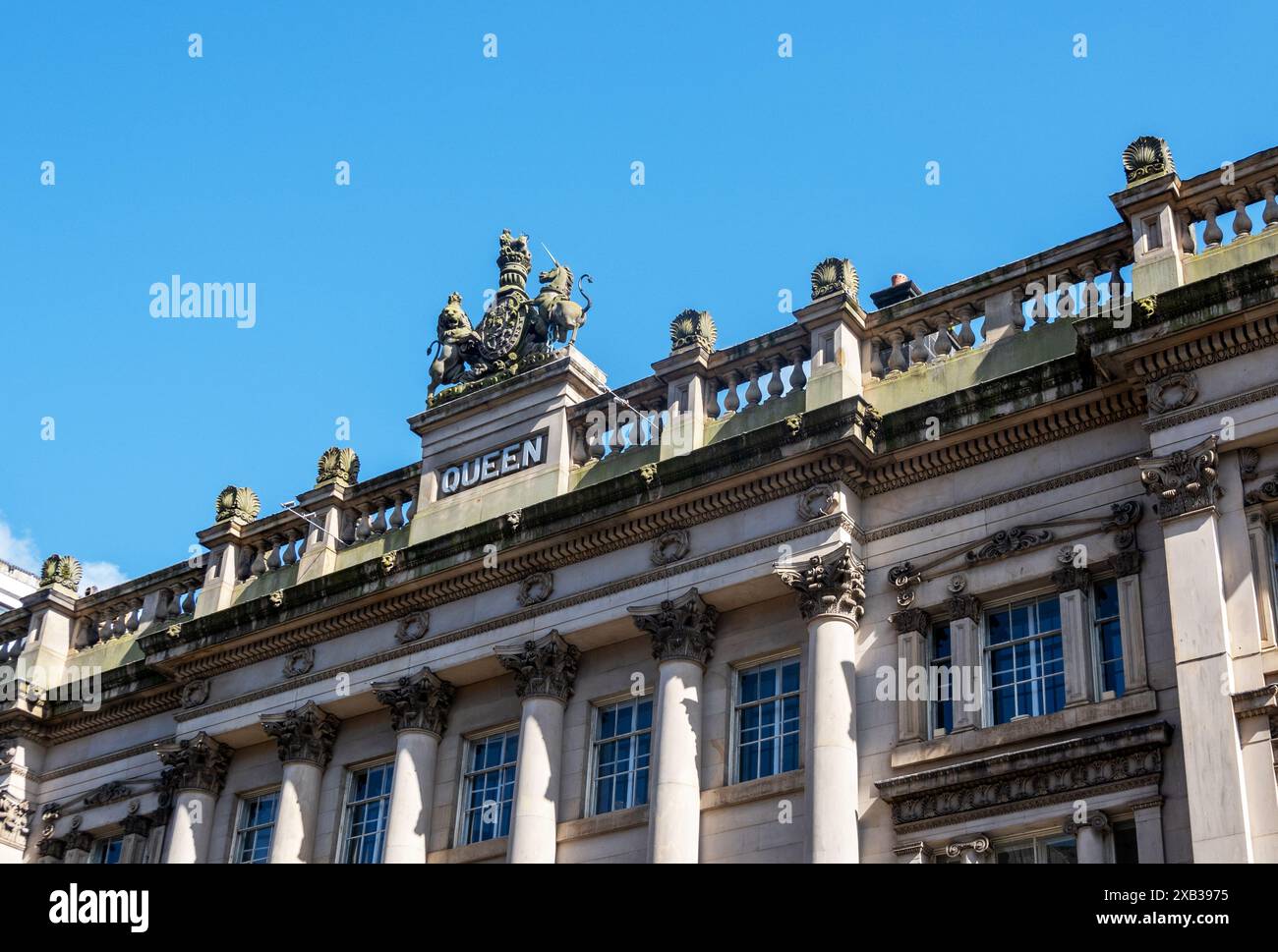 Queen insurance building hi-res stock photography and images - Alamy
