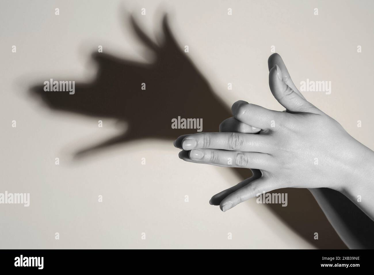 Hand shadow puppet dog hi-res stock photography and images - Alamy