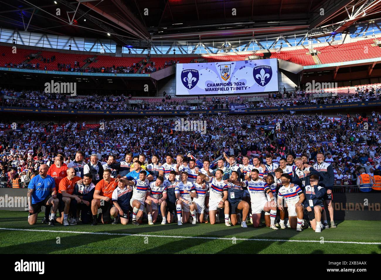 London, England - 8th June 2024 - Wakefield Trinity’s squad celebrate ...