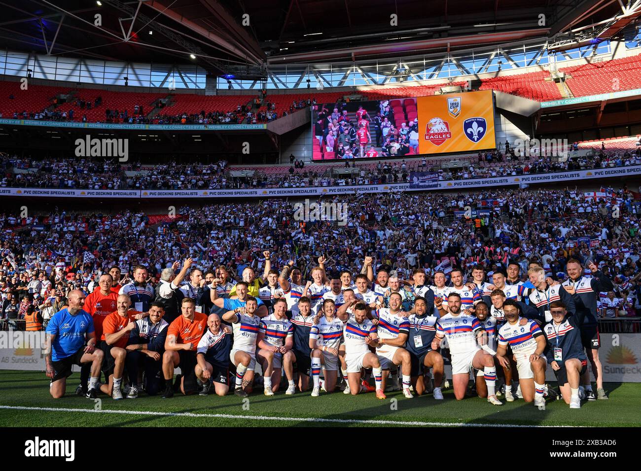 London, England - 8th June 2024 - Wakefield Trinity’s squad celebrate ...