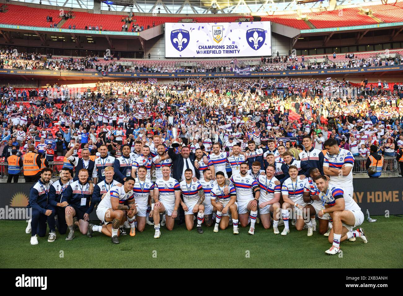 London, England - 8th June 2024 - Wakefield Trinity squad celebrate ...