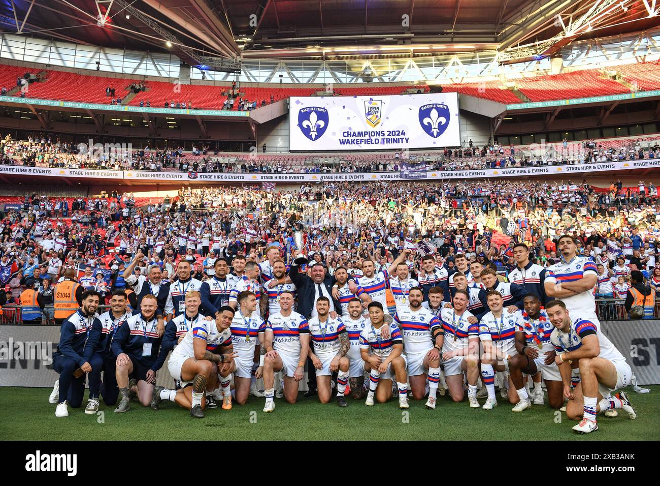 London, England - 8th June 2024 - Wakefield Trinity squad celebrate ...