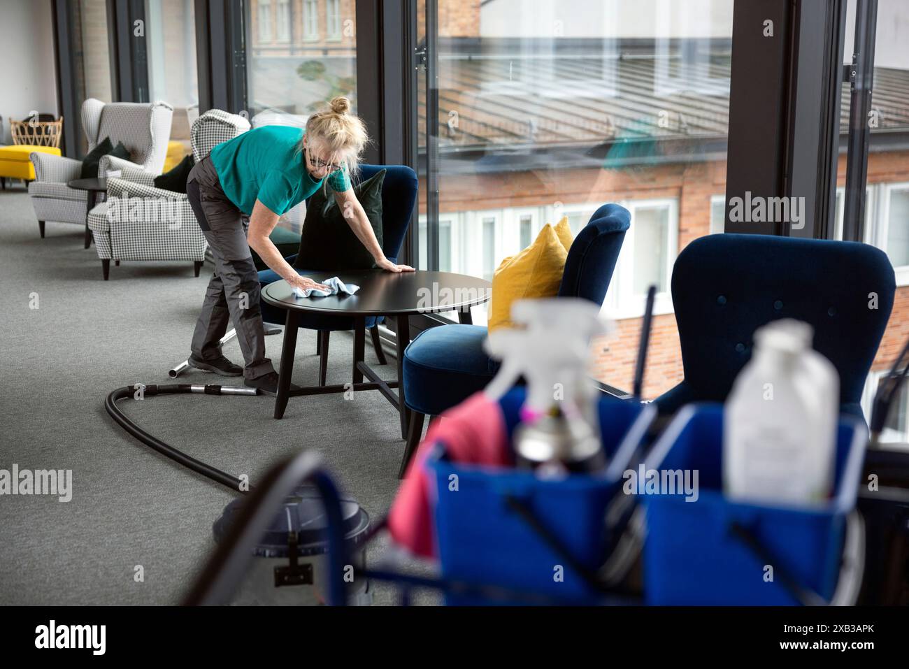 Female janitor cleaning table hi-res stock photography and images - Alamy