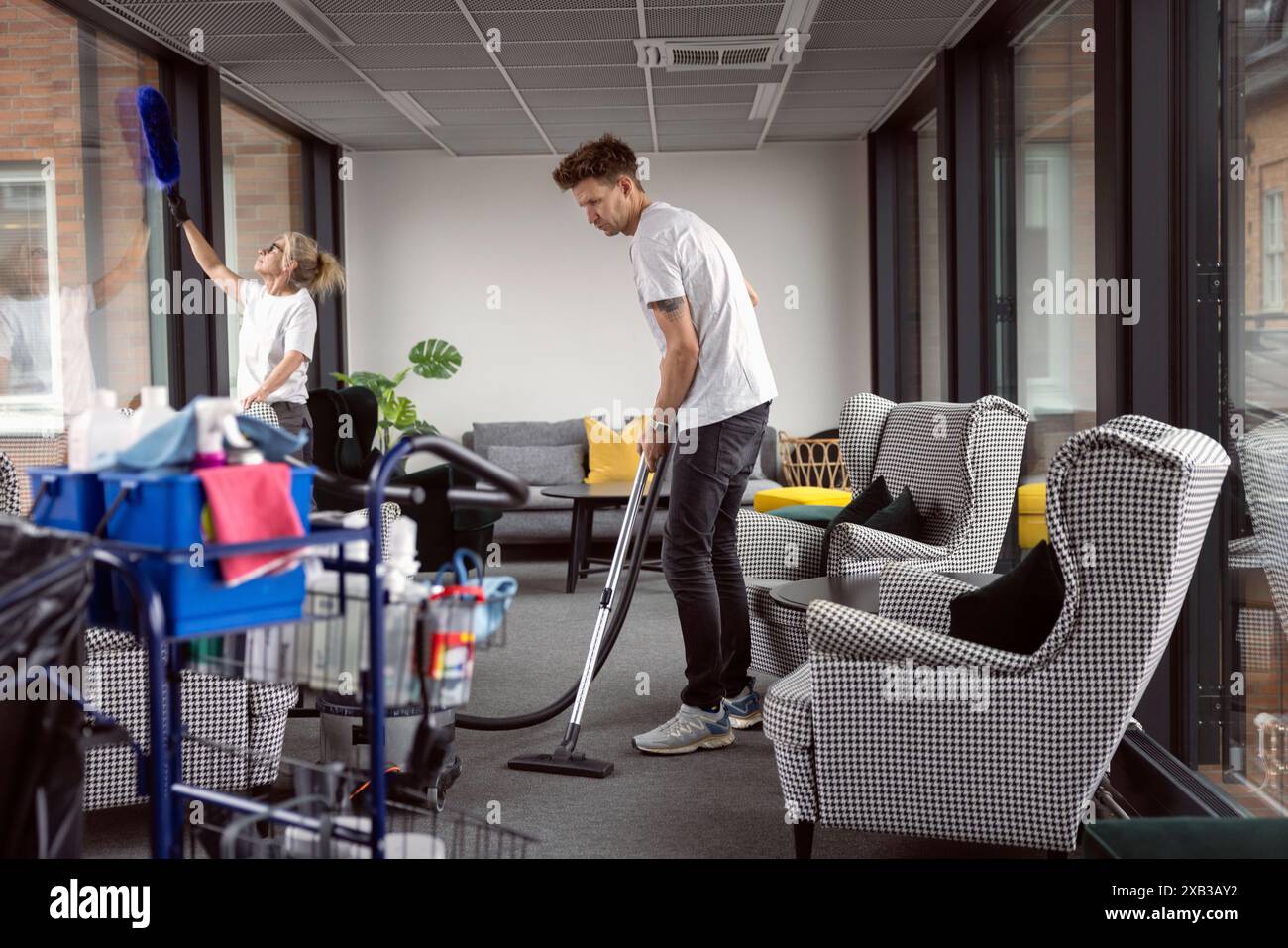 Female and male cleaners working in lobby Stock Photo - Alamy