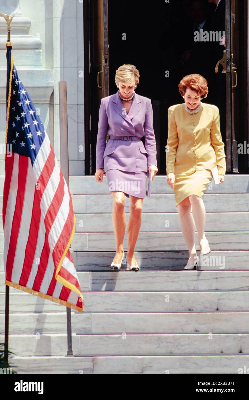 Diana princess wales smiling hi-res stock photography and images - Alamy