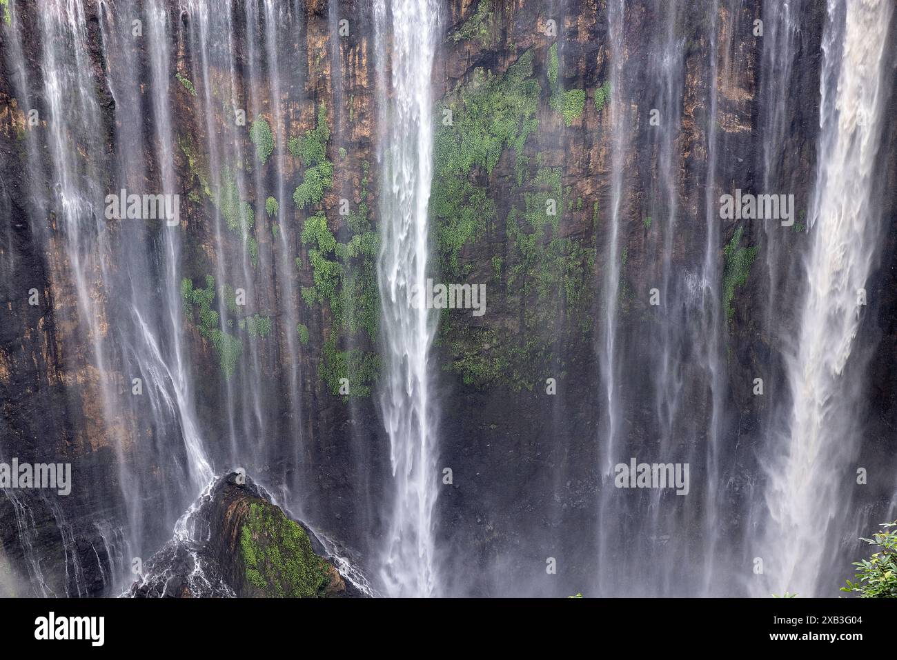 View from top cliff waterfall hi-res stock photography and images - Alamy