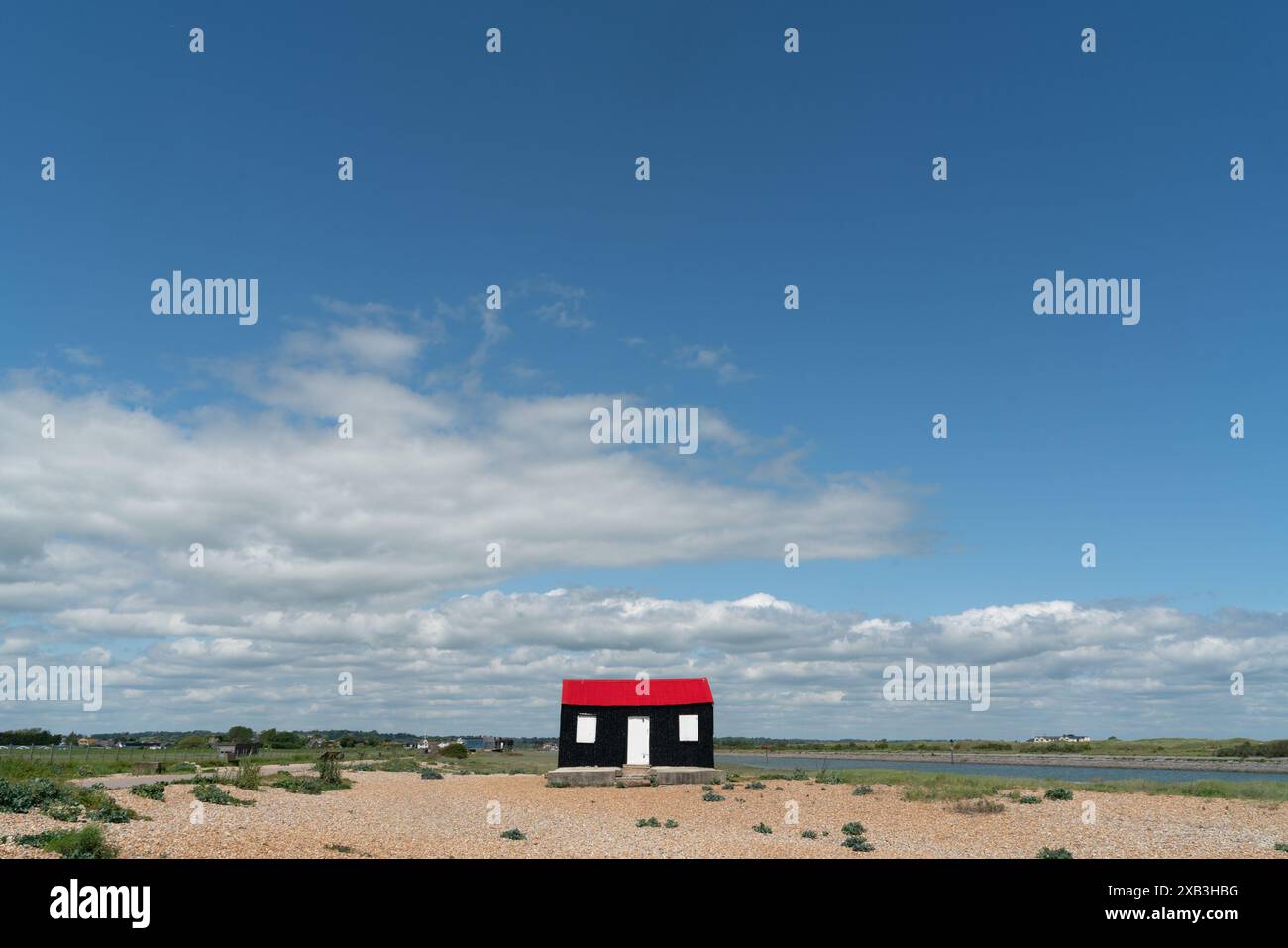 The red roof hut in rye harbour hi-res stock photography and images - Alamy