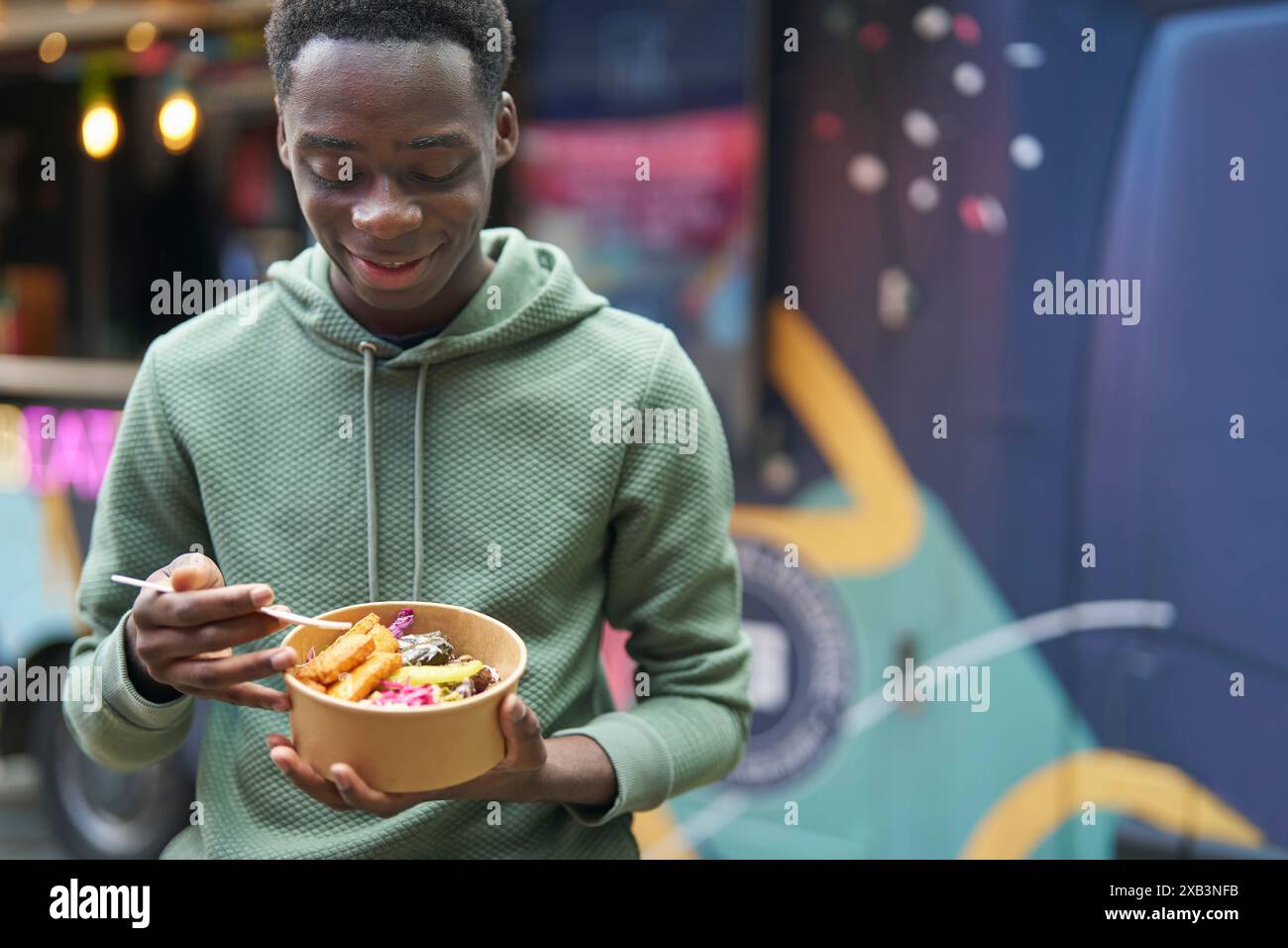 Teenager boy smiling outdoor hi-res stock photography and images - Alamy