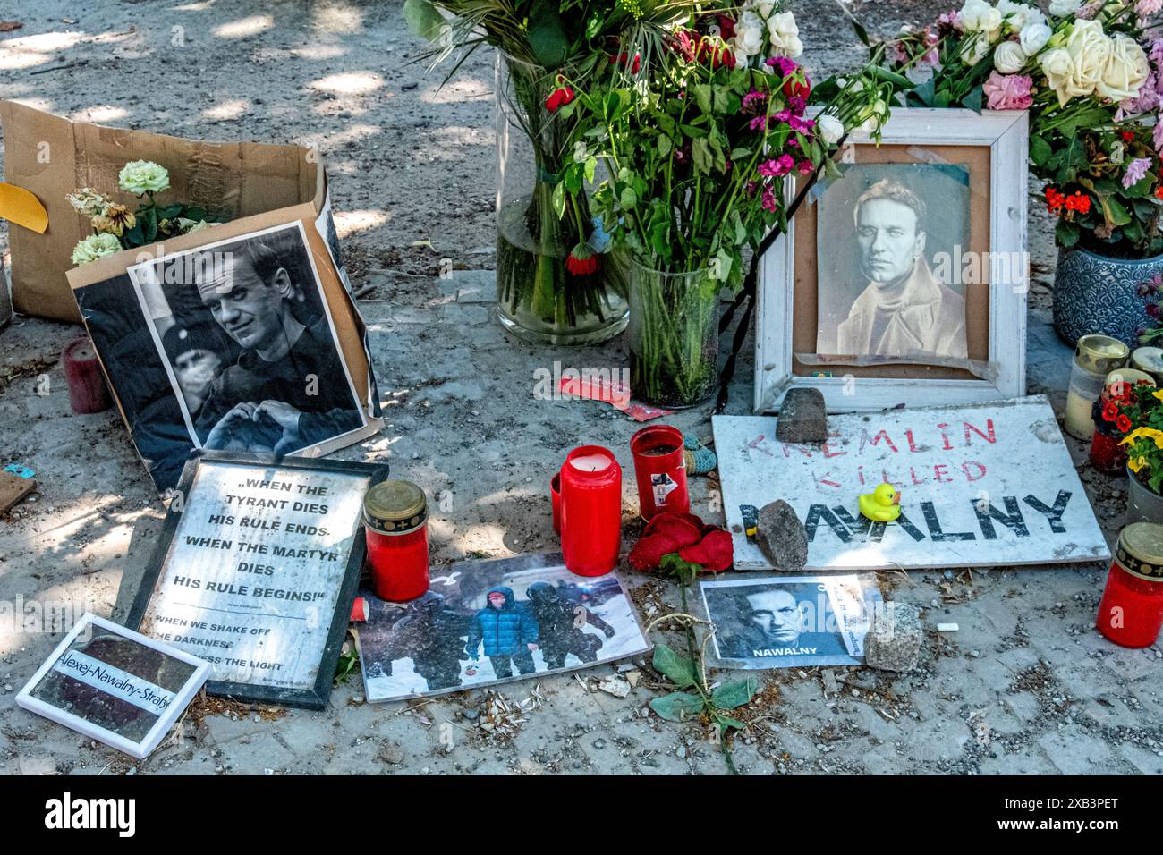 Alexey navalny memorial hi-res stock photography and images - Alamy