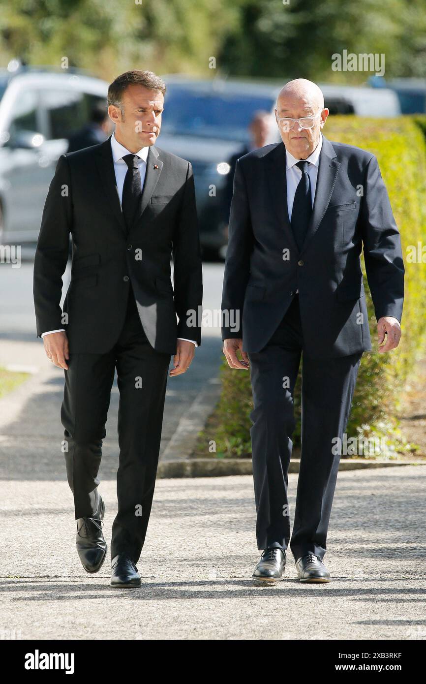 Emmanuel Macron and Roland Gonieau, President of the CDM in Tulle to ...