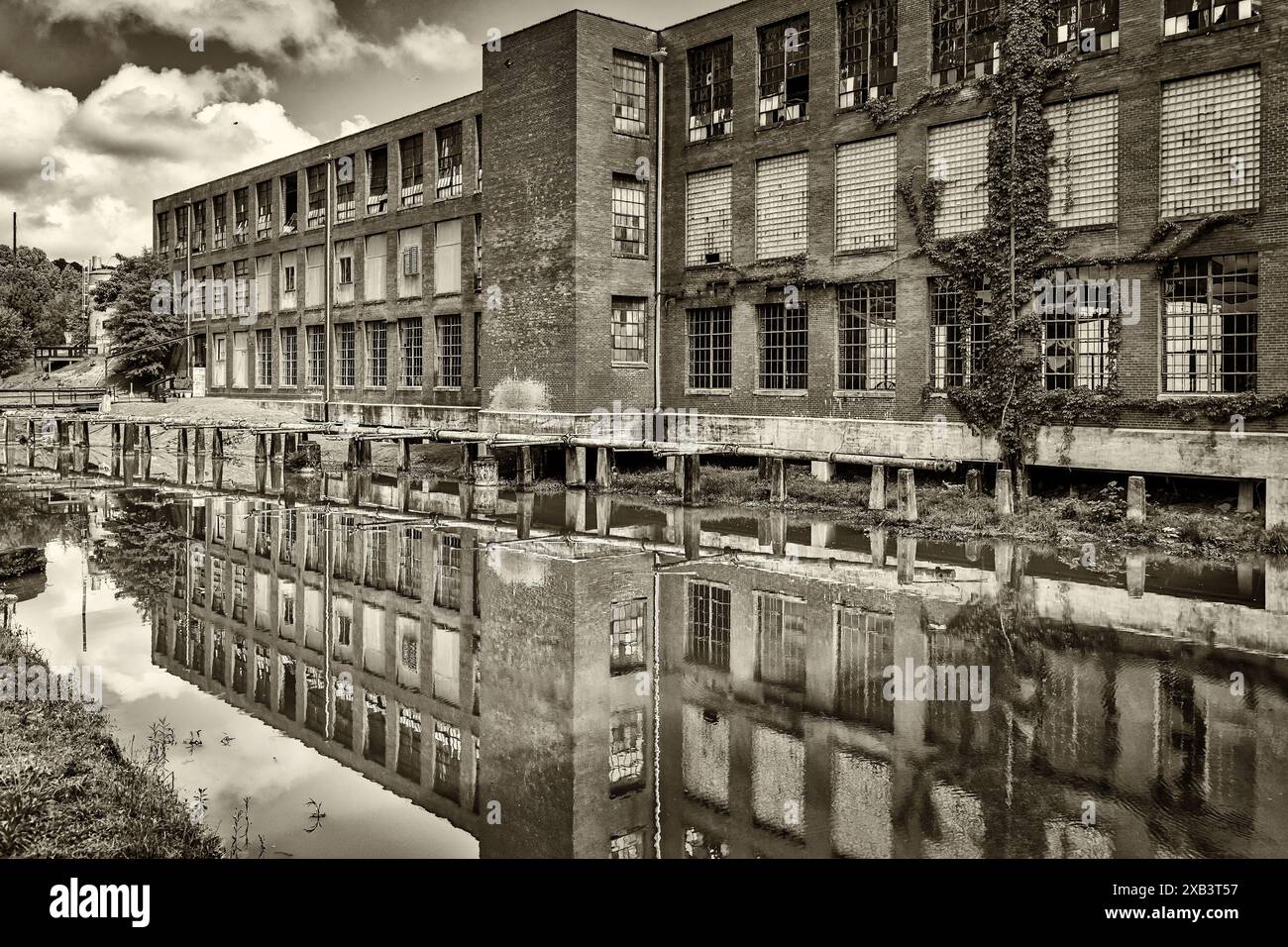 Empty textile mill hi-res stock photography and images - Alamy