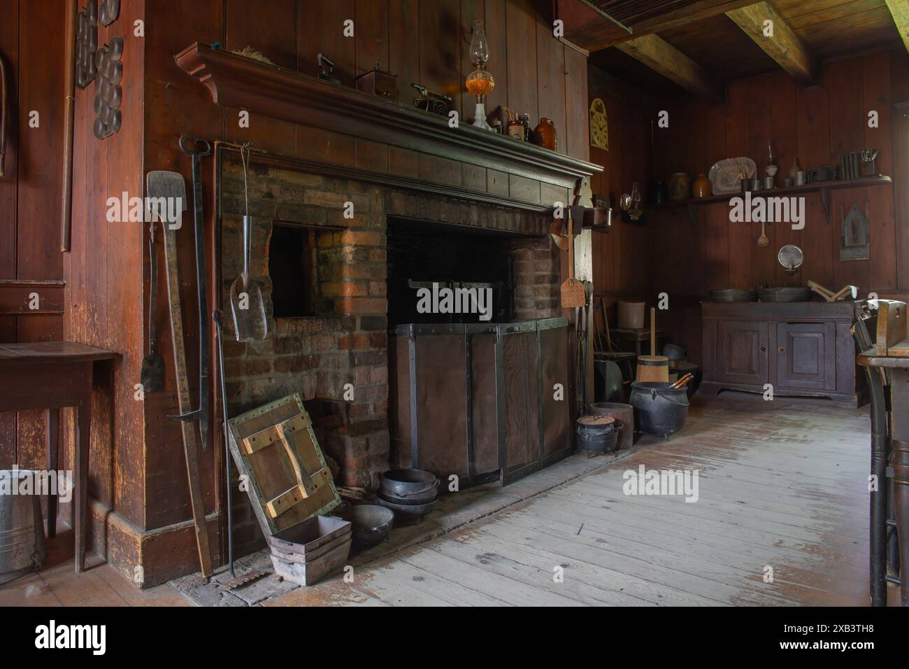Vintage interior with old fireplace Stock Photo - Alamy