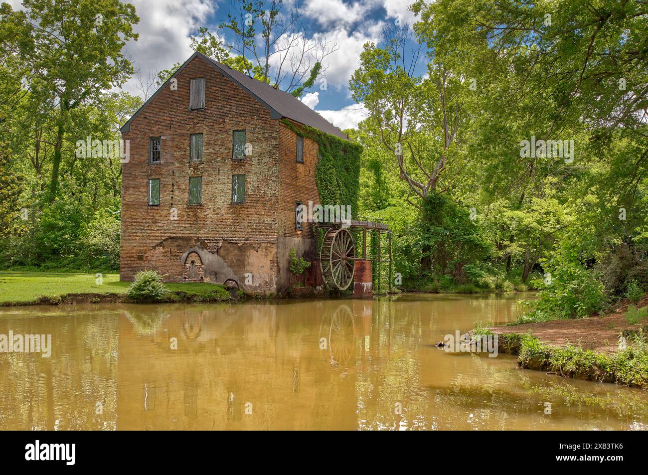 Old mill brick hi-res stock photography and images - Alamy