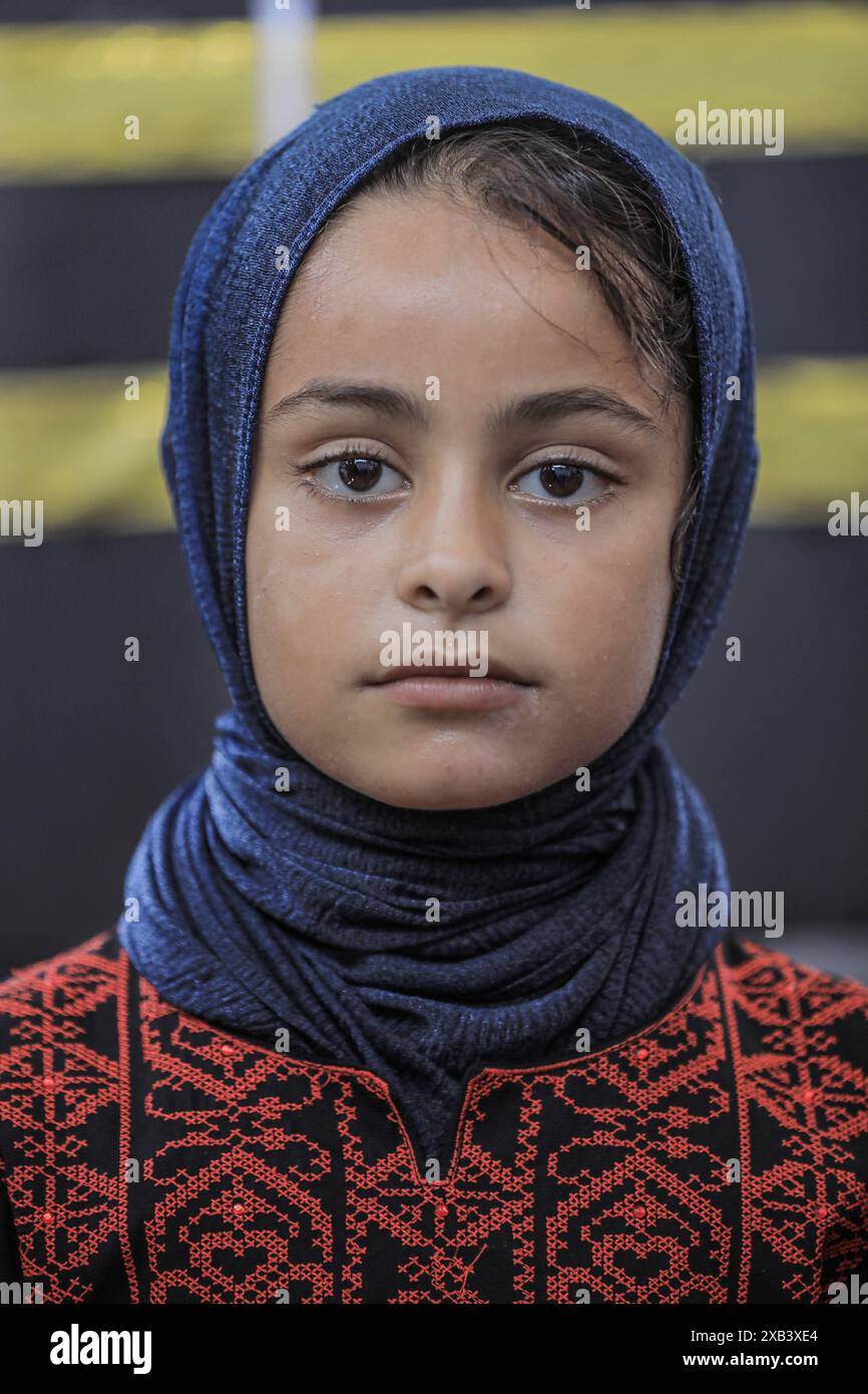 Displaced Palestinian children gather around a makeshift cube ...