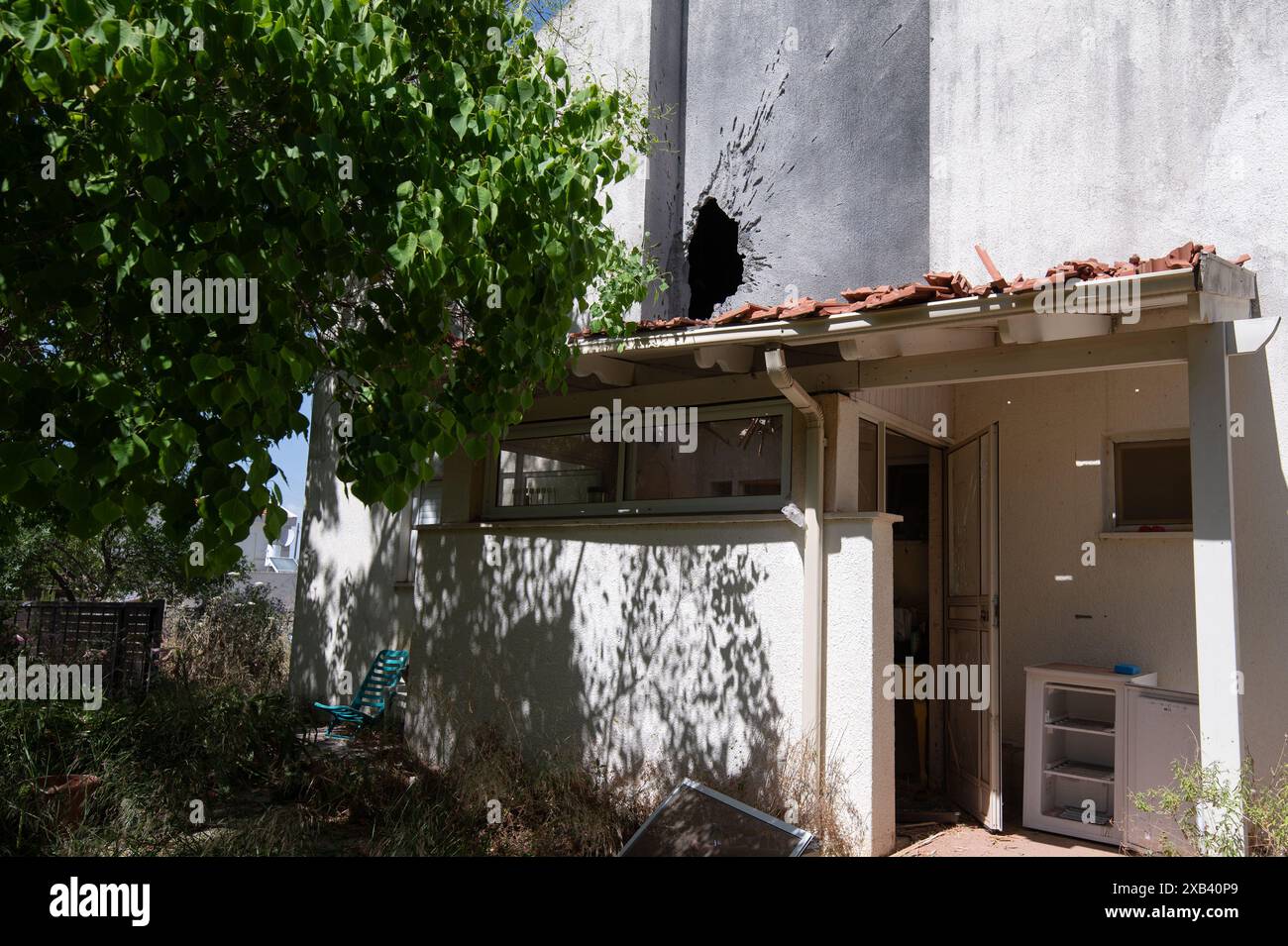 (240610) -- KIBBUTZ MALKIA, June 10, 2024 (Xinhua) -- This photo taken ...