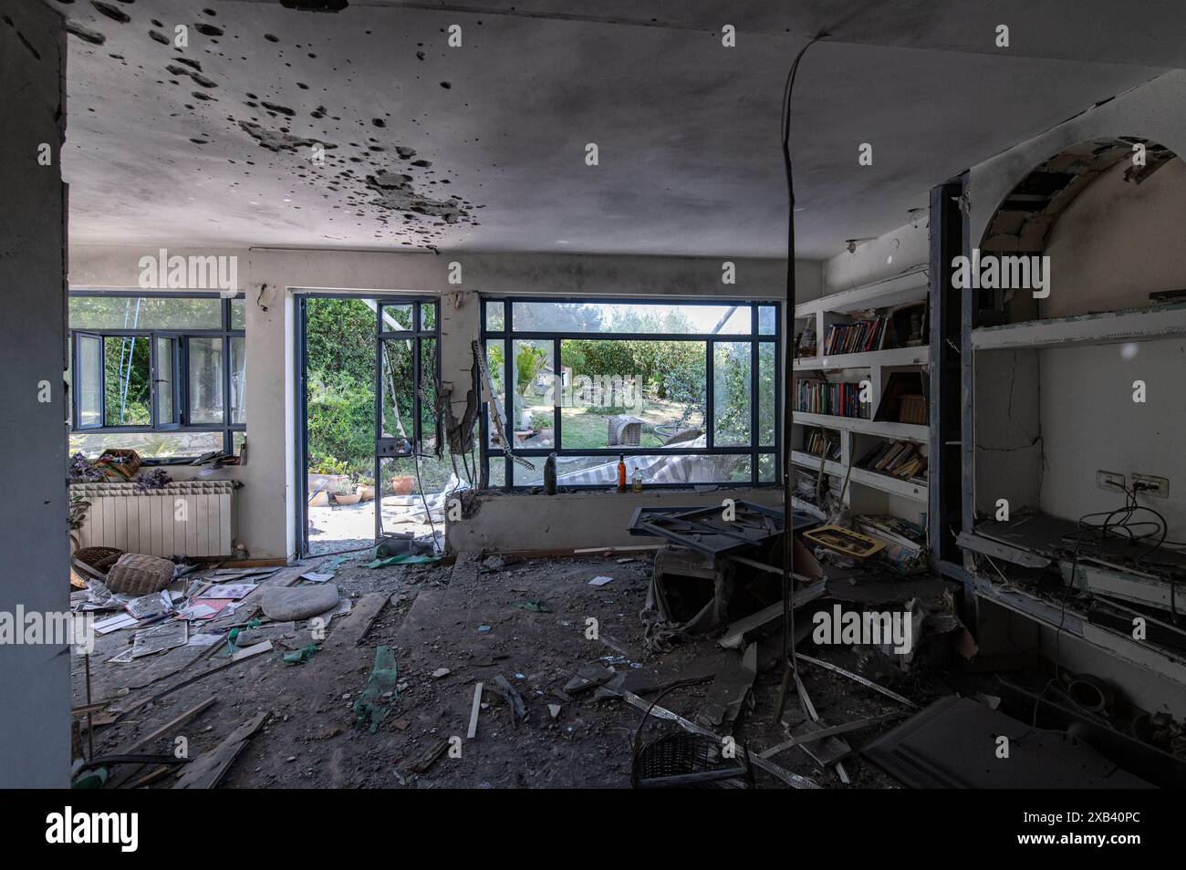 (240610) -- KIBBUTZ MALKIA, June 10, 2024 (Xinhua) -- This photo taken ...