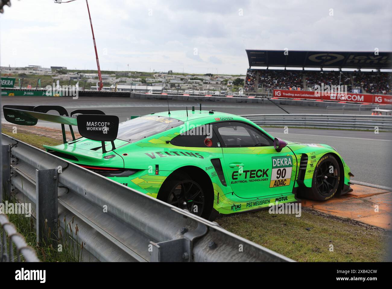 Ayhancan Gueven (TUR), #90, Porsche 911 GT3 R, Team: Manthey EMA Racing ...